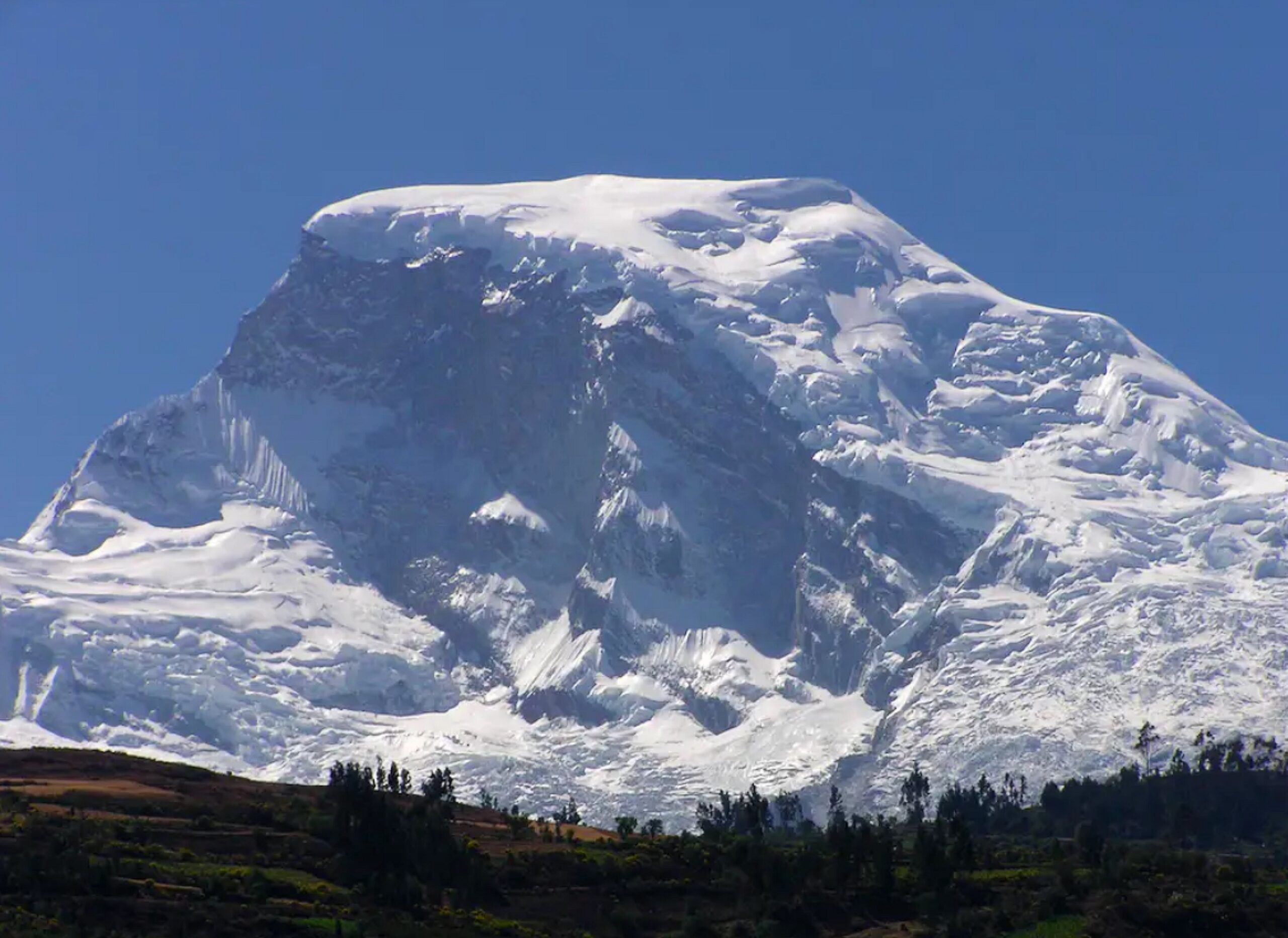 Autoridades de Áncash reportan avalancha en lado norte de nevado Huascarán