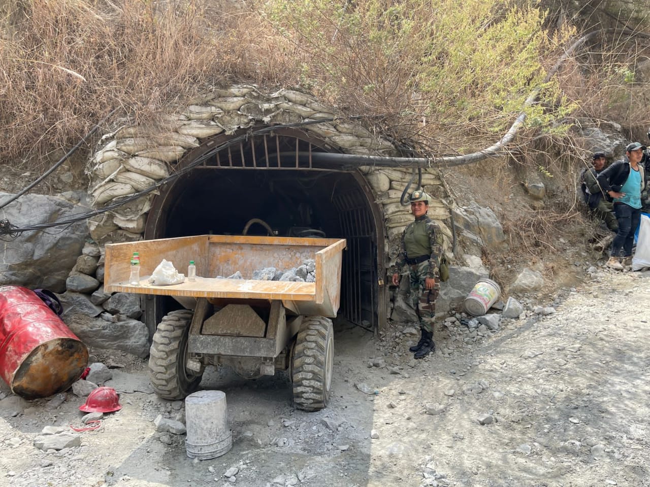 PNP destruye equipos e insumos para la minería ilegal en Pataz por más ...