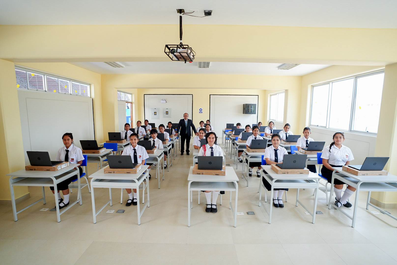 GORE La Libertad inauguró la nueva infraestructura del colegio María Negrón