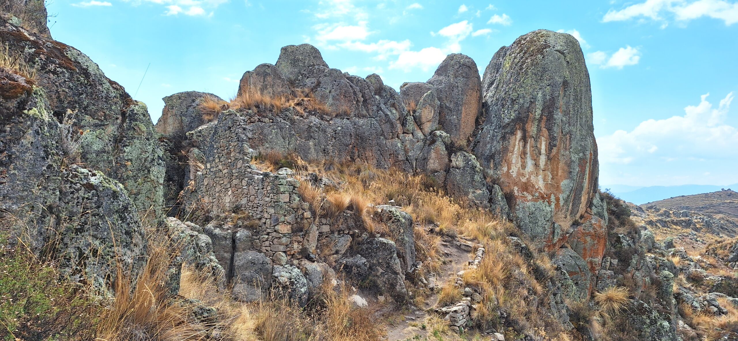 Gran Shamana: la majestuosa ciudad de piedra construida en el ande de ...