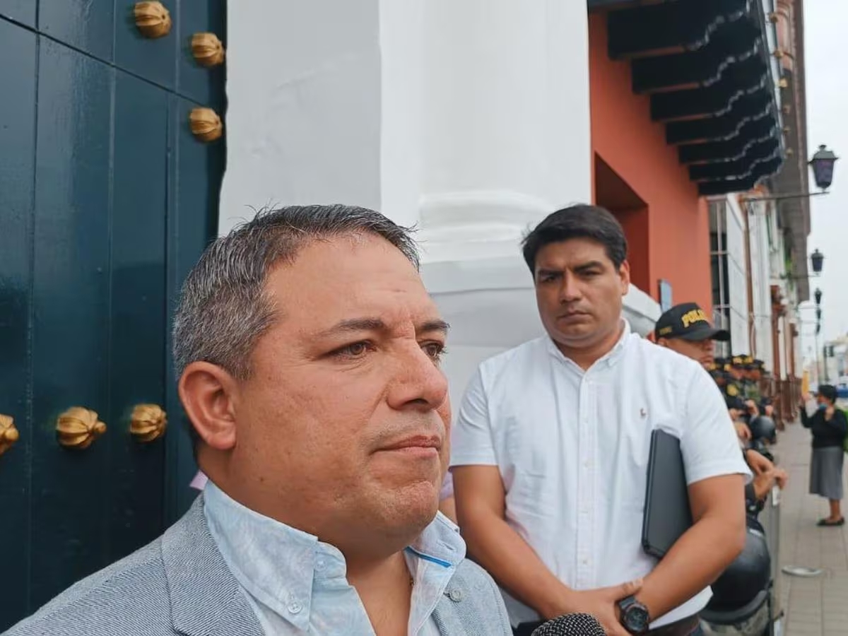 Alcalde Mario Reyna denunciado por enriquecimiento ilícito