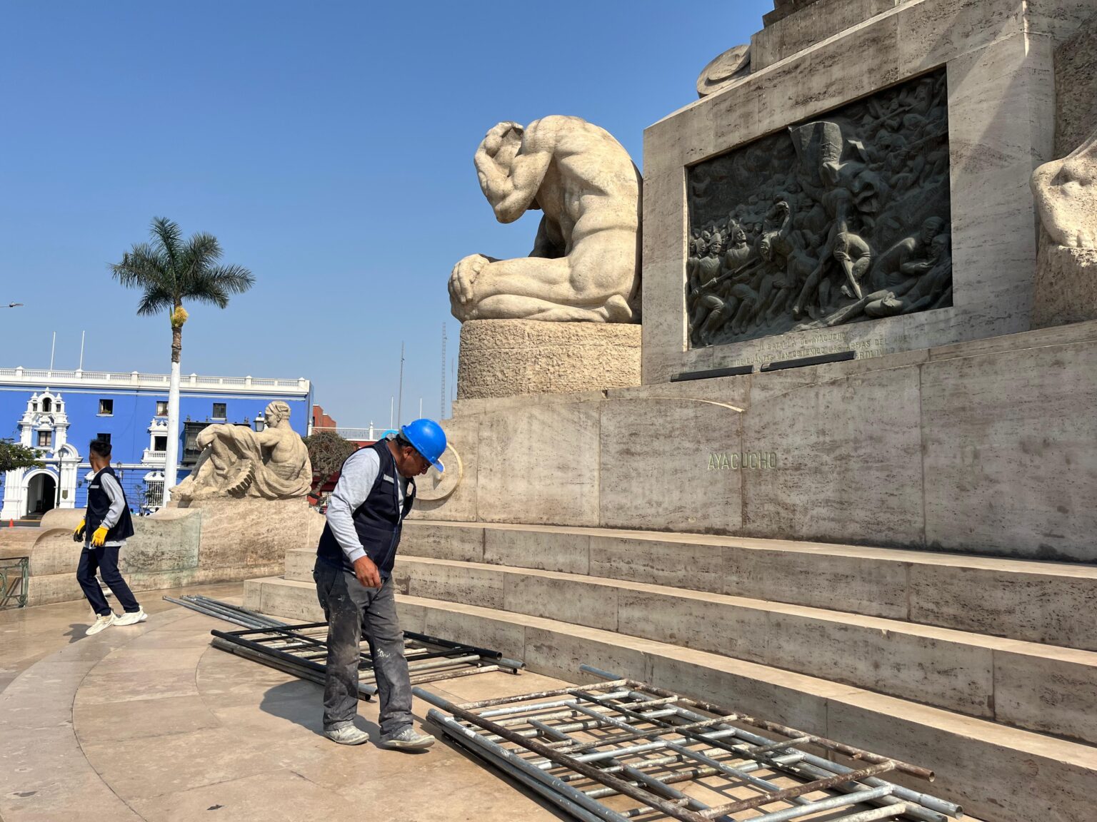Desde hace 5 años que no daban mantenimiento al monumento de la Plaza ...